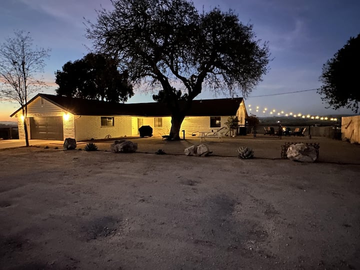 Bella Vista Farmhouse - Wine Country Views - San Miguel, CA