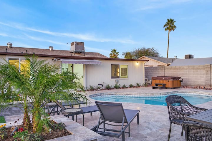 Heated Pool, Basketball, Golf & Games! - Phoenix, AZ