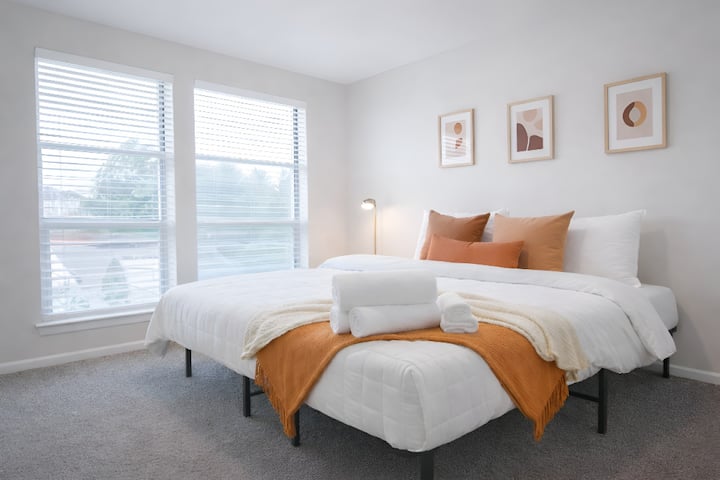 Stunning 2br Haven In Prime Location W/ Pool & Gym - Fairview Park, Sherman