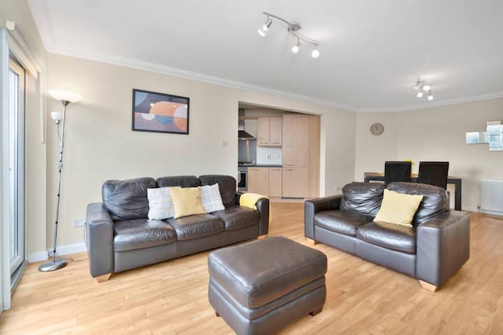 Free Parking | Central | 2 Bedroom | 4 Guests - Linlithgow
