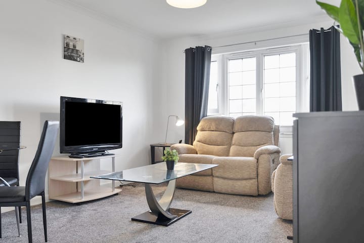 Free Parking | Central | Sleeps 4 - Livingston