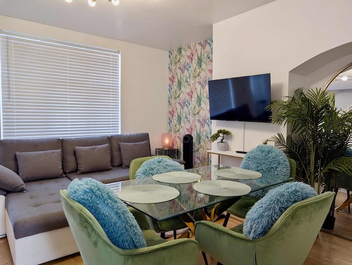 Modern 4-bedroom Flat In Rm9  Ideal For Groups - 伊爾福德