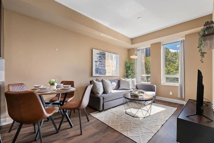 Bright & Modern Stay In Cabbagetown - Toronto