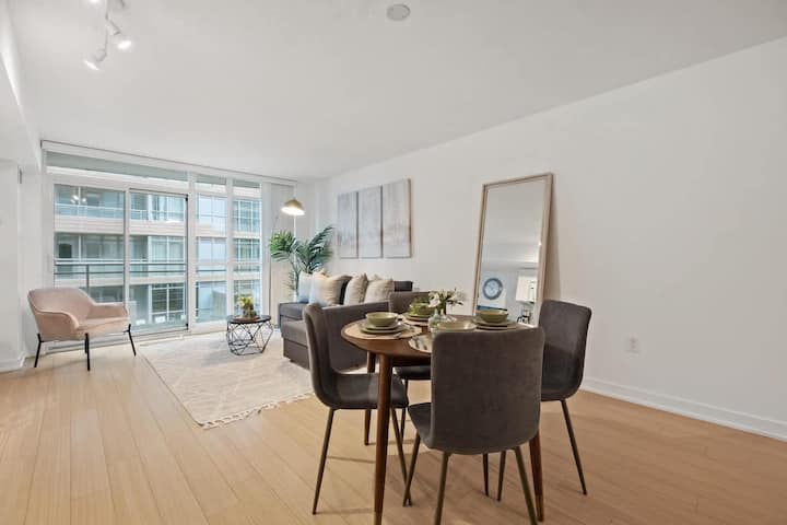Bright & Modern Condo In The Heart Of Toronto - Toronto