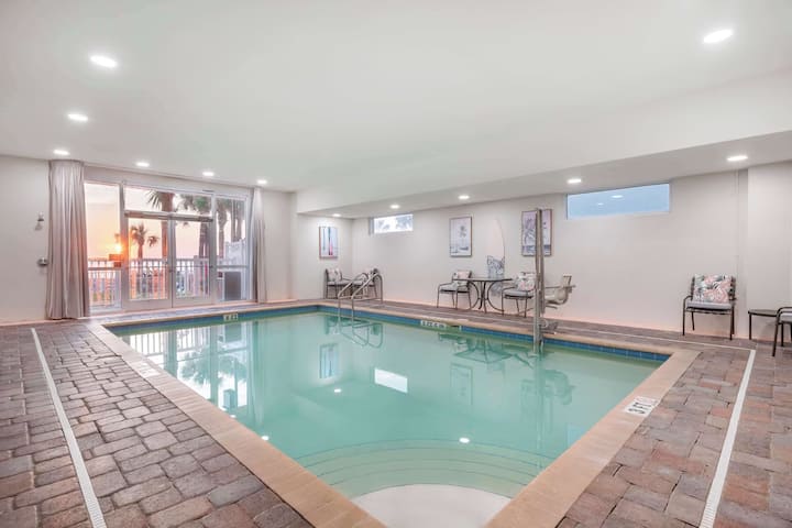 Steps From The Beach Ocean Views, Pools & Bbq - Ormond Beach, FL