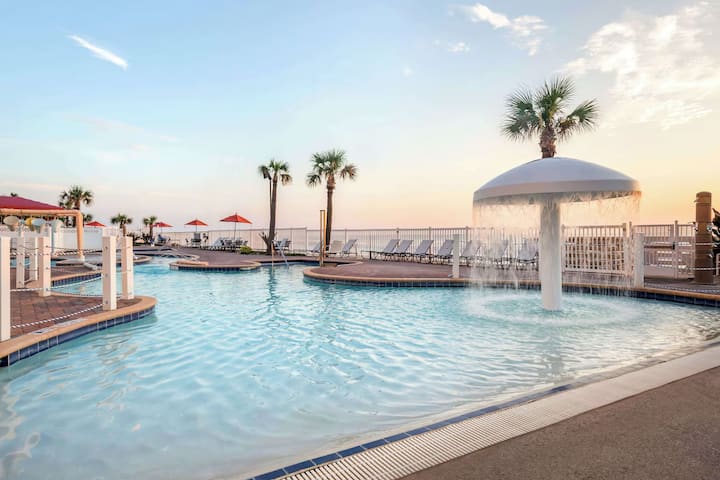 2br Beach Stay W/ Balcony & Pool Access L 2 Units - Daytona Beach, FL