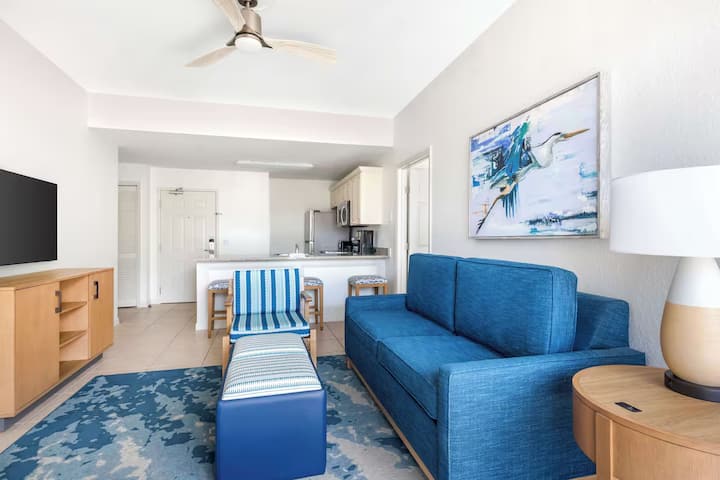 Ocean 2br Retreat W/ Pool & Hot Tub Relaxation - Daytona Beach, FL