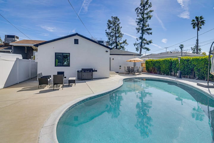 Studio Tours & Universal Fun! Burbank Family Home - Burbank, CA