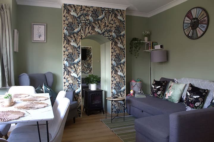 Stylish Family 2-bed W/ Bbq Garden - Staines-upon-Thames