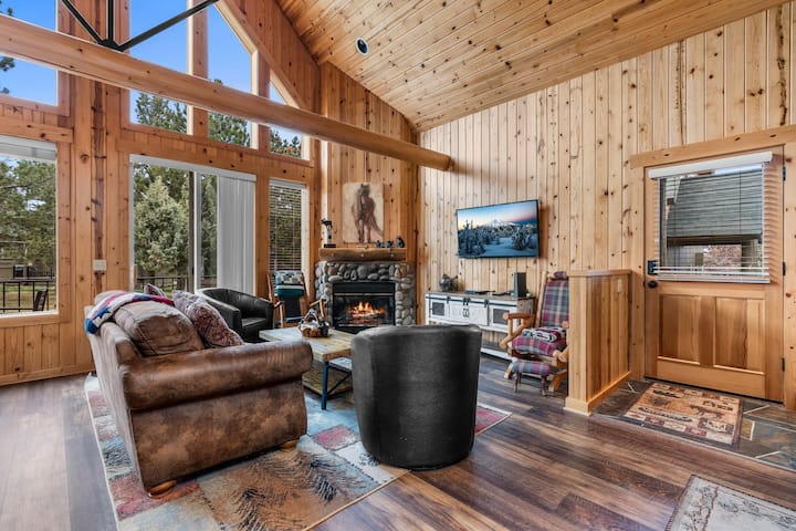 Serene & Secluded Eagle Crest Chalet - Redmond, OR