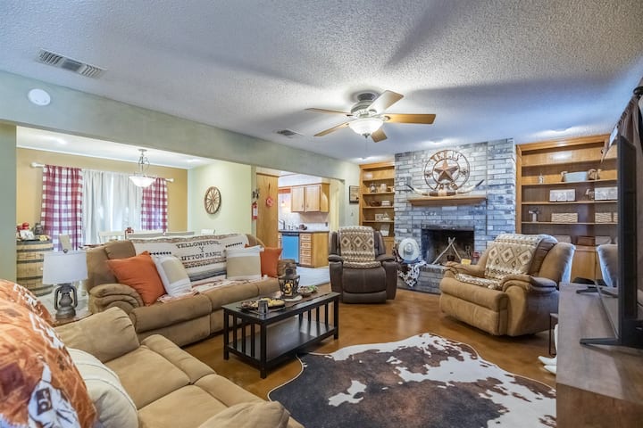 Waffle House | Pool · Game Room · Walk To Acu - Abilene, TX