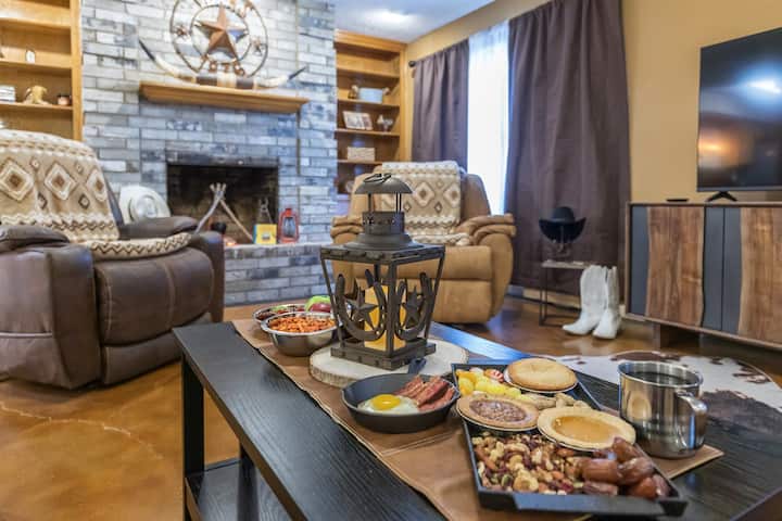 Waffle House | Pool · Game Room · Walk To Acu - Abilene, TX