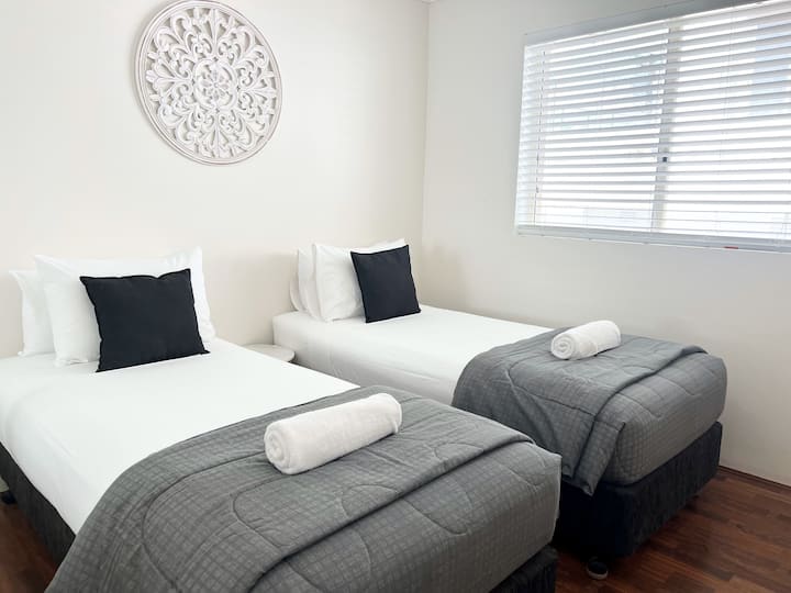 Beach Side Deluxe Penthouse Spa & Bath Split Level - Gold Coast