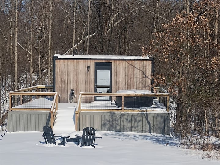 Serenity | Luxury Glass Cabin With Private Hot Tub - Carbondale, IL