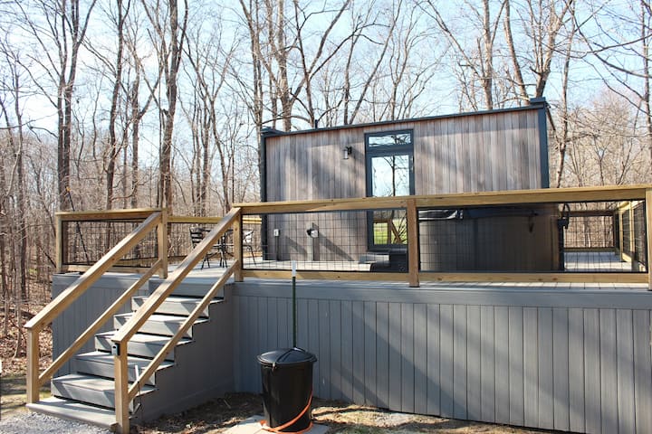 Serenity | Luxury Glass Cabin With Private Hot Tub - Carbondale, IL