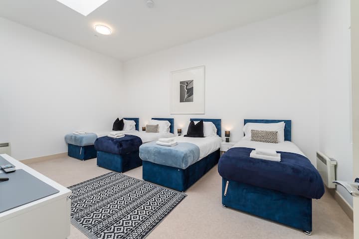 Wow 10 Beds 2 Bath Lift Parking Contractor Welcome - 貝辛斯托克