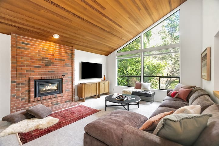 Modern Forest Retreat, A Designer Gem - Bremerton, WA
