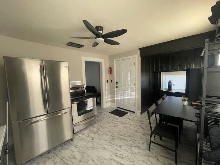 3 Br Apartment Near Wesleyan 201 - Middletown, CT