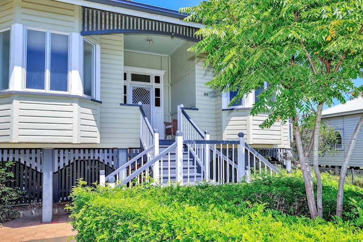 Spacious 3-bedroom Home With Pool And Balcony - Oakwood