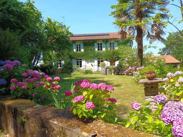 Demeure De Charme Pour 9 Personnes - Urt