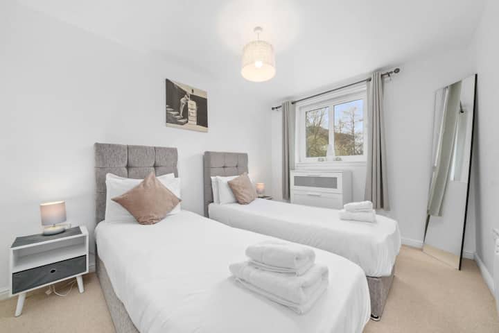 Sleek 2br Edinburgh | Near Murrayfield | Sleeps 4 - Scottish Gas Murrayfield Stadium
