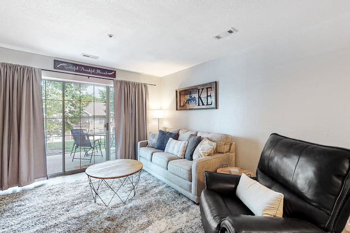 Cozy 2br Condo # Electric Fireplace # Sleeps 6 - Branson, MO