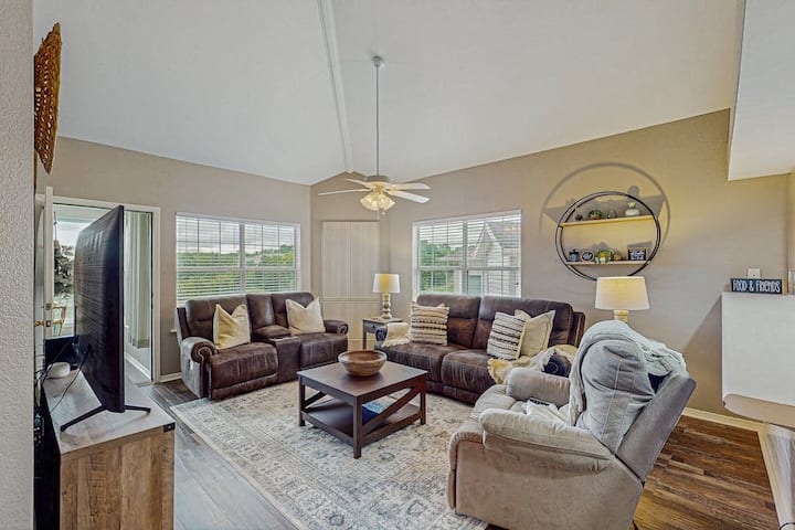 Golf Views - Spacious 3br Condo With Loft & Pool - 布蘭森