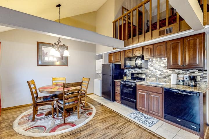 Peaceful 2br Loft Condo # Weeping Willow View # - Branson, MO