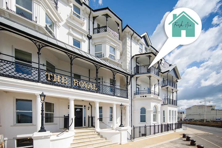 Seafront Apartment With Balcony & Panoramic Views - Chichester