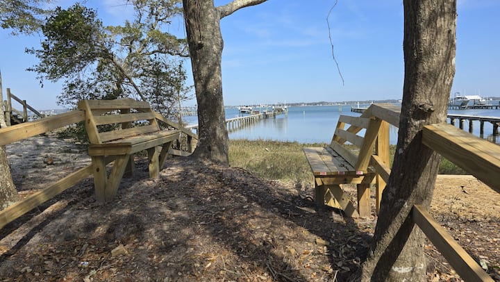 Hoop Pole Creek Retreat • 5 Min To Beach Access - Atlantic Beach, NC