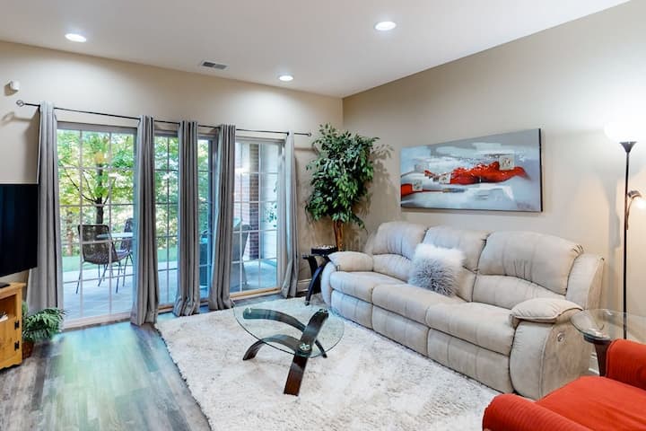Bright 2br Condo - Seasonal Pool - Branson - Branson, MO
