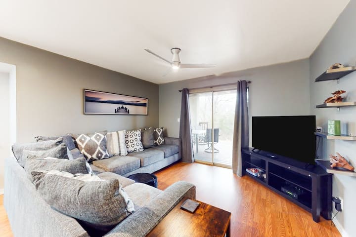 Cozy 2br Condo # Pool & Hot Tub # Mountain Views - Table Rock Lake, Branson