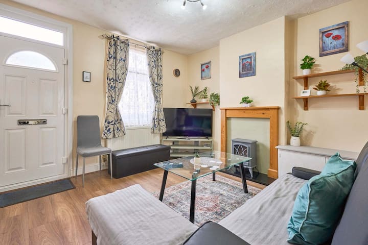 Host & Stay | Dover Retreat - Ipswich, UK