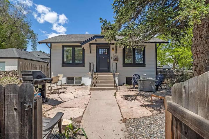 Homey Retreat • Walk To Old Town • Dogs - Wellington, CO