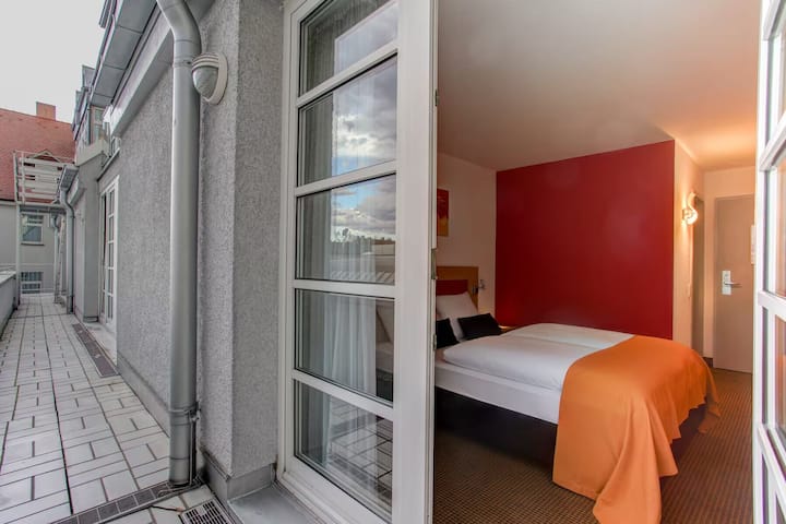 Double Standard | Centro Nurnberg | Historic Walks - Nuremberg