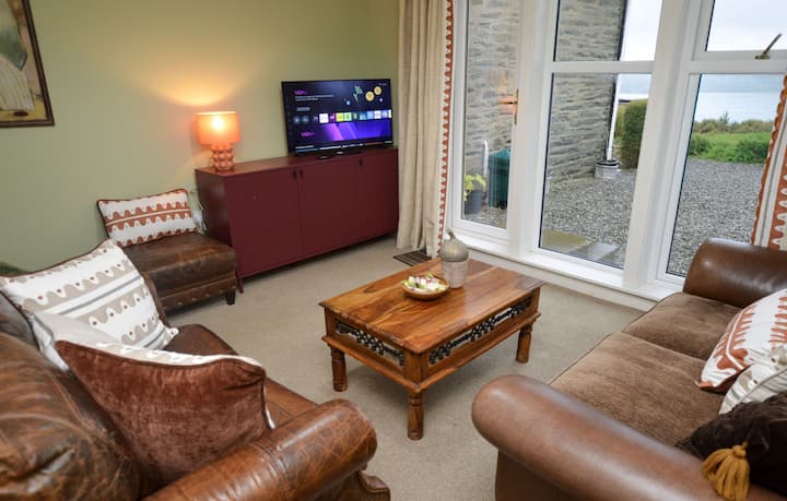 Dunmore Coastal Retreat - Dunoon, Sea Views - Dunoon