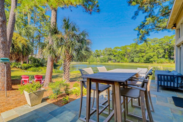 Gorgeous Waterfront Home With Lagoon Views & Firep - Hilton Head Island, SC