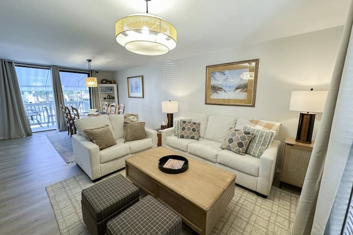 Lagoon Front, 3 Story Condo W/ Balcony & Washer/dr - Hilton Head Island