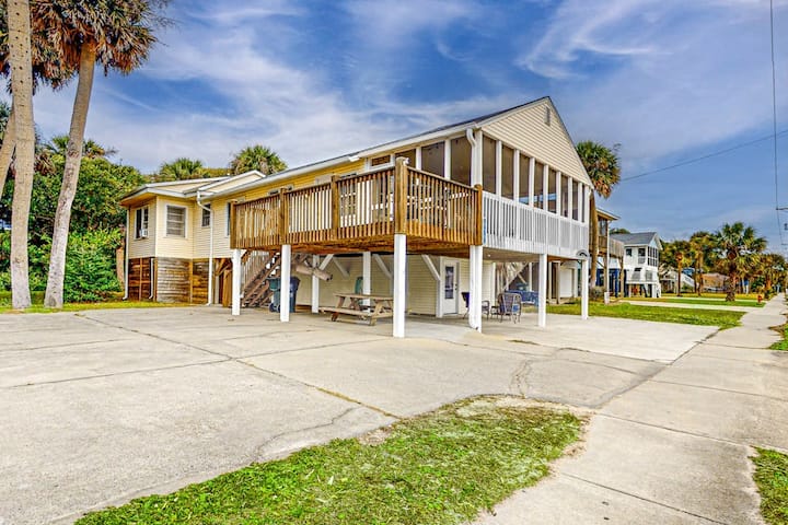 Beautiful Home Across From The Sea With Balcony & - Edisto Beach, SC