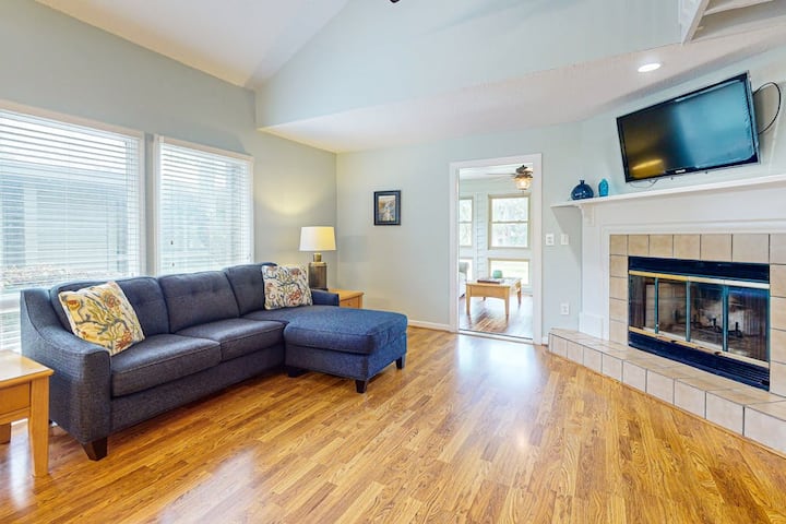 Golf Course-front Condo With Screened Sunroom & Mi - Edisto Beach, SC