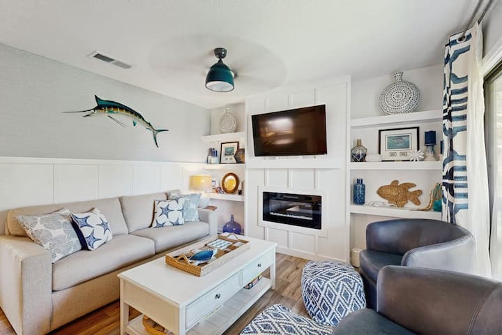 Edisto Condo With Close Proximity To Beach & Resta - Edisto Beach, SC