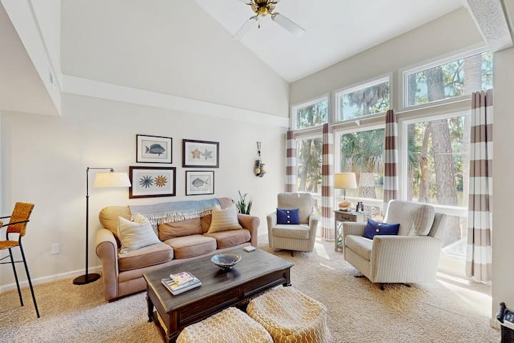 Beautiful Home With Natural Light, Lagoon Views - - Edisto Beach, SC