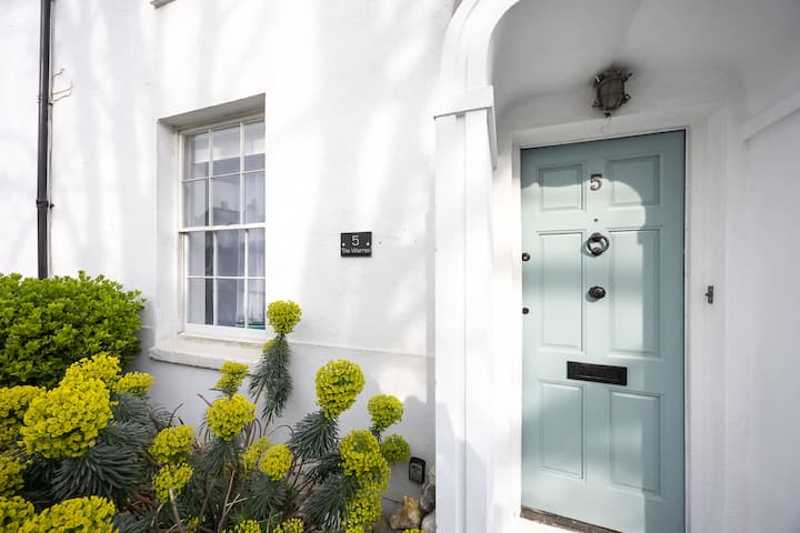 Beach 1 Min | Historic House | Parking | Sleeps 8 - 斯泰寧