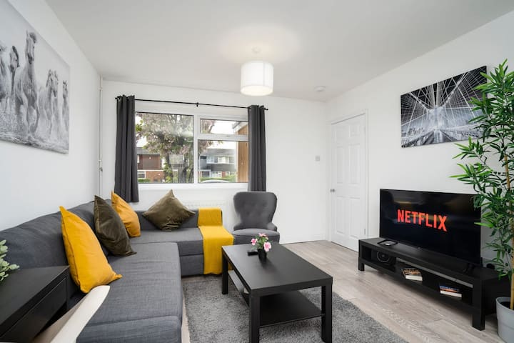 Spacious 4br Home With Garden & Parking - Lincoln