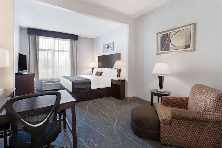 Wingate Tinley Park | King | Near Local Dining - 法蘭克福