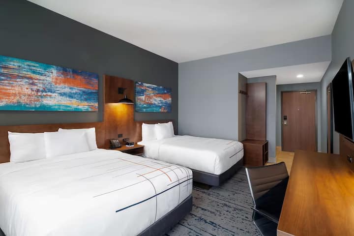 2 Queen Business | La Quinta Old Henry Road - Louisville, KY