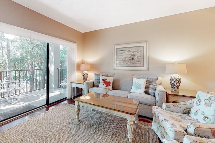 Second-floor Condo With Balcony, Shared Outdoor Po - Hilton Head Island, SC