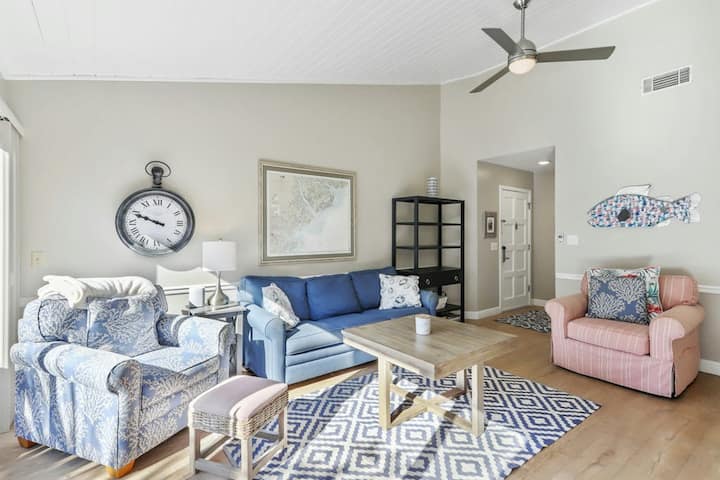 Spacious Lagoon-view Condo With Tennis, Outdoor Po - ダウーファスキー・アイランド, SC