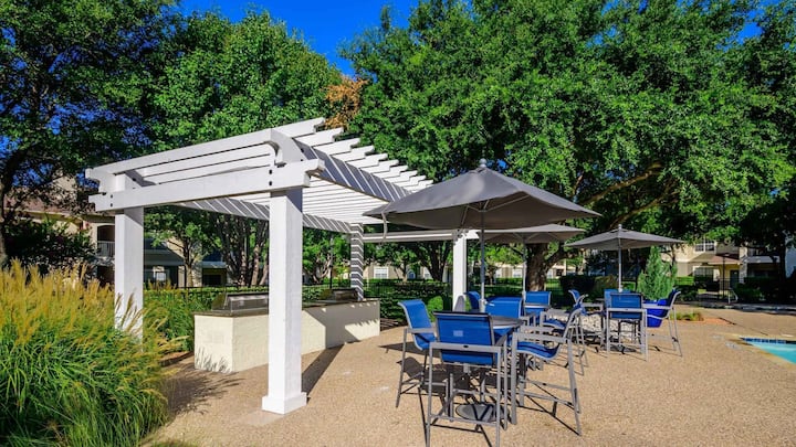 Prestigious 1br Escape W/ King + Queen, Pool & Gym - Allen, TX