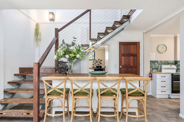 Beach & Barn Retreat /50 M To Beach/ Pet Friendly - Hervey Bay